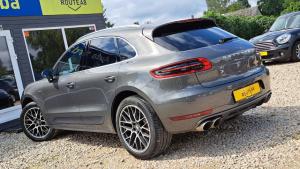 Pelēks Porsche Macan 2015 Rīga, ar dzinēja tilpumu 3.00 L un nobraukumu 240 tūkst. km par 24990 €, foto 56 vietnē AUTOMOTO.COM.LV