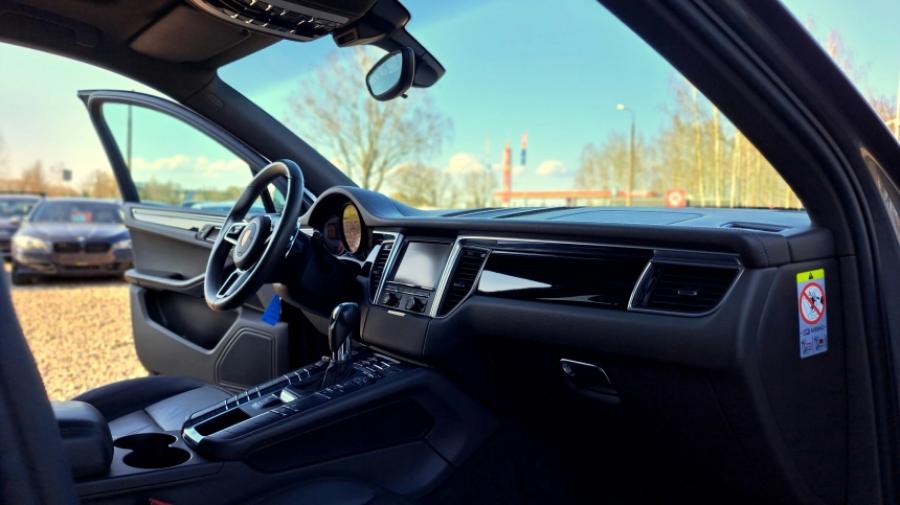 Pelēks Porsche Macan 2015 Rīga, ar dzinēja tilpumu 3.00 L un nobraukumu 240 tūkst. km par 24990 €, foto 61 vietnē AUTOMOTO.COM.LV
