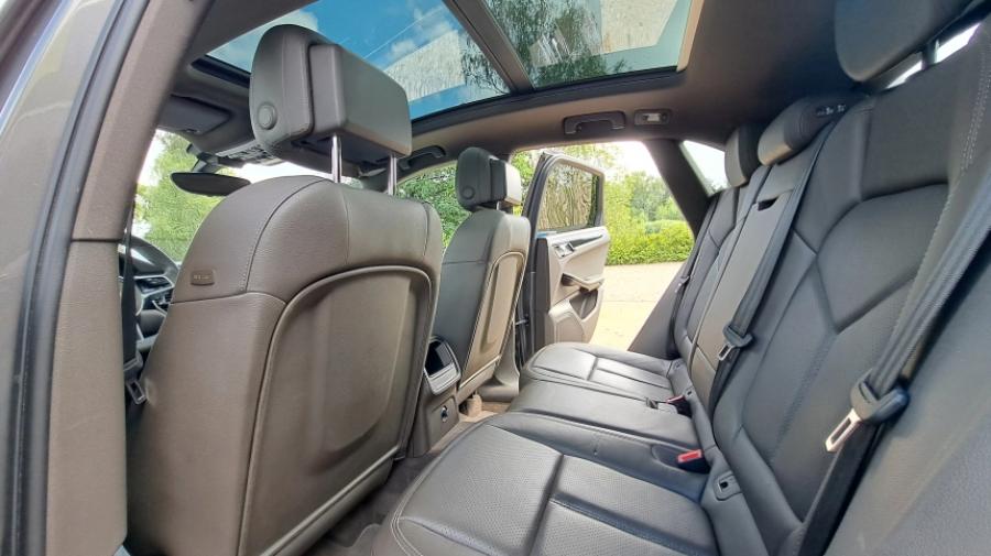 Pelēks Porsche Macan 2015 Rīga, ar dzinēja tilpumu 3.00 L un nobraukumu 240 tūkst. km par 24990 €, foto 64 vietnē AUTOMOTO.COM.LV