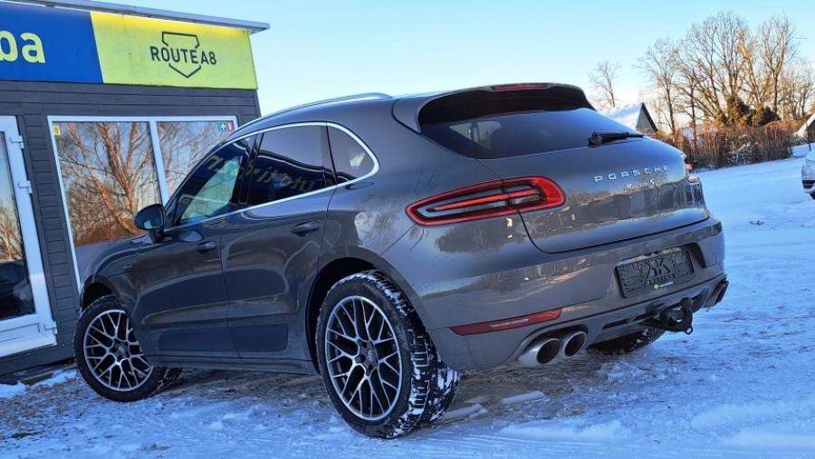 Pelēks Porsche Macan 2015 Rīga, ar dzinēja tilpumu 3.00 L un nobraukumu 240 tūkst. km par 24990 €, foto 69 vietnē AUTOMOTO.COM.LV