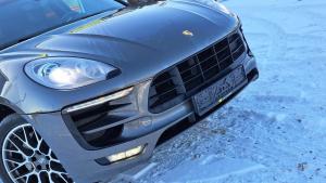 Pelēks Porsche Macan 2015 Rīga, ar dzinēja tilpumu 3.00 L un nobraukumu 240 tūkst. km par 24990 €, foto 72 vietnē AUTOMOTO.COM.LV