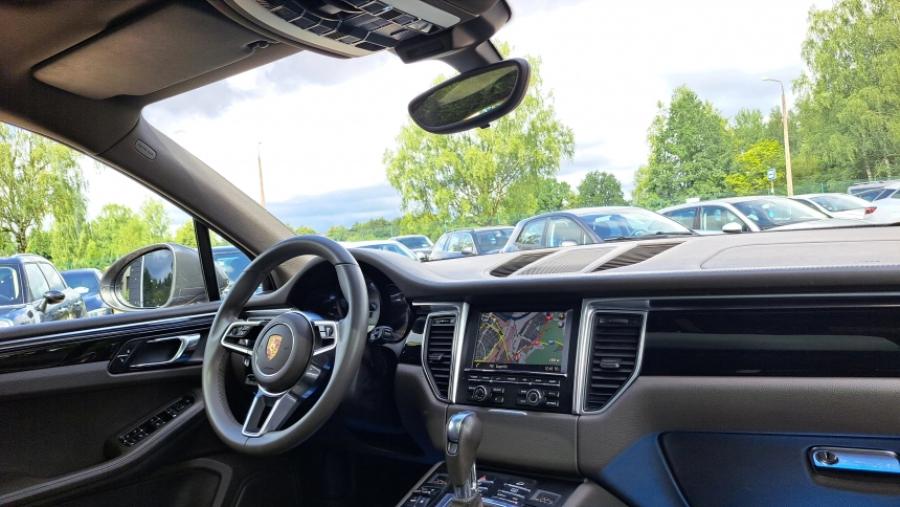 Pelēks Porsche Macan 2015 Rīga, ar dzinēja tilpumu 3.00 L un nobraukumu 240 tūkst. km par 24990 €, foto 73 vietnē AUTOMOTO.COM.LV