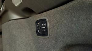 Pelēks Porsche Macan 2015 Rīga, ar dzinēja tilpumu 3.00 L un nobraukumu 240 tūkst. km par 24990 €, foto 74 vietnē AUTOMOTO.COM.LV