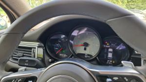 Pelēks Porsche Macan 2015 Rīga, ar dzinēja tilpumu 3.00 L un nobraukumu 240 tūkst. km par 24990 €, foto 76 vietnē AUTOMOTO.COM.LV