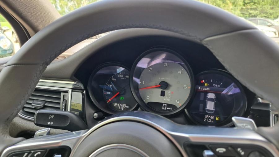 Pelēks Porsche Macan 2015 Rīga, ar dzinēja tilpumu 3.00 L un nobraukumu 240 tūkst. km par 24990 €, foto 76 vietnē AUTOMOTO.COM.LV