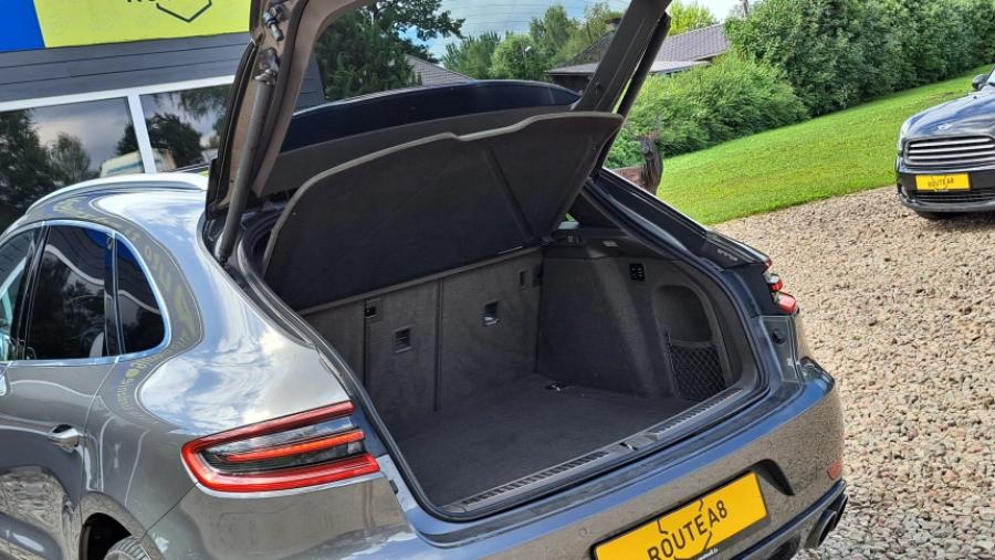Pelēks Porsche Macan 2015 Rīga, ar dzinēja tilpumu 3.00 L un nobraukumu 240 tūkst. km par 24990 €, foto 78 vietnē AUTOMOTO.COM.LV