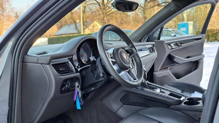 Pelēks Porsche Macan 2015 Rīga, ar dzinēja tilpumu 3.00 L un nobraukumu 240 tūkst. km par 24990 €, foto 79 vietnē AUTOMOTO.COM.LV