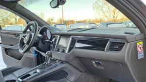 Pelēks Porsche Macan 2015 Rīga, ar dzinēja tilpumu 3.00 L un nobraukumu 240 tūkst. km par 24990 €, foto 82 vietnē AUTOMOTO.COM.LV