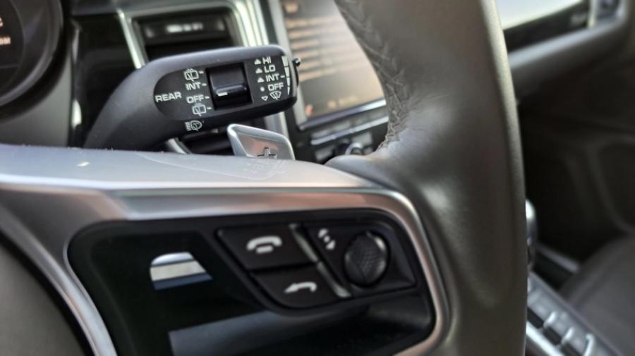 Pelēks Porsche Macan 2015 Rīga, ar dzinēja tilpumu 3.00 L un nobraukumu 240 tūkst. km par 24990 €, foto 86 vietnē AUTOMOTO.COM.LV