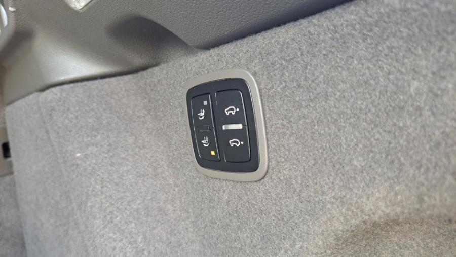 Pelēks Porsche Macan 2015 Rīga, ar dzinēja tilpumu 3.00 L un nobraukumu 240 tūkst. km par 24990 €, foto 92 vietnē AUTOMOTO.COM.LV
