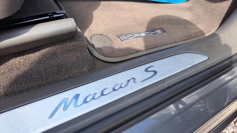 Pelēks Porsche Macan 2015 Rīga, ar dzinēja tilpumu 3.00 L un nobraukumu 240 tūkst. km par 24990 €, foto 93 vietnē AUTOMOTO.COM.LV