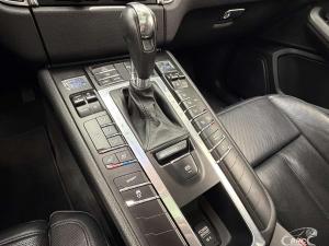 Grey Porsche Macan 2015 in Vilnius, with an engine capacity of 3.00 L and mileage of 260 thousand km for 18500 €, photo 28 on AUTOMOTO.COM.LV