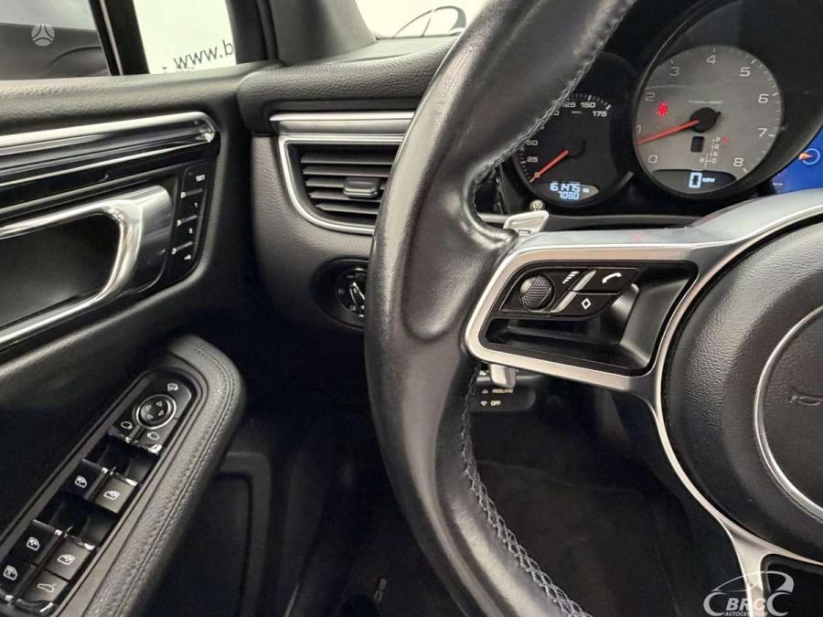 Grey Porsche Macan 2015 in Vilnius, with an engine capacity of 3.00 L and mileage of 260 thousand km for 18500 €, photo 32 on AUTOMOTO.COM.LV