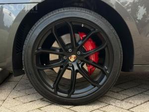 Pelēks Porsche Macan 2015 Rīga, ar dzinēja tilpumu 3.60 L un nobraukumu 237 tūkst. km par 21990 €, foto 34 vietnē AUTOMOTO.COM.LV