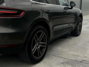Pelēks Porsche Macan 2015 Mažeikiai, ar dzinēja tilpumu 2.97 L un nobraukumu 245 tūkst. km par 19499 €, foto 13 vietnē AUTOMOTO.COM.LV