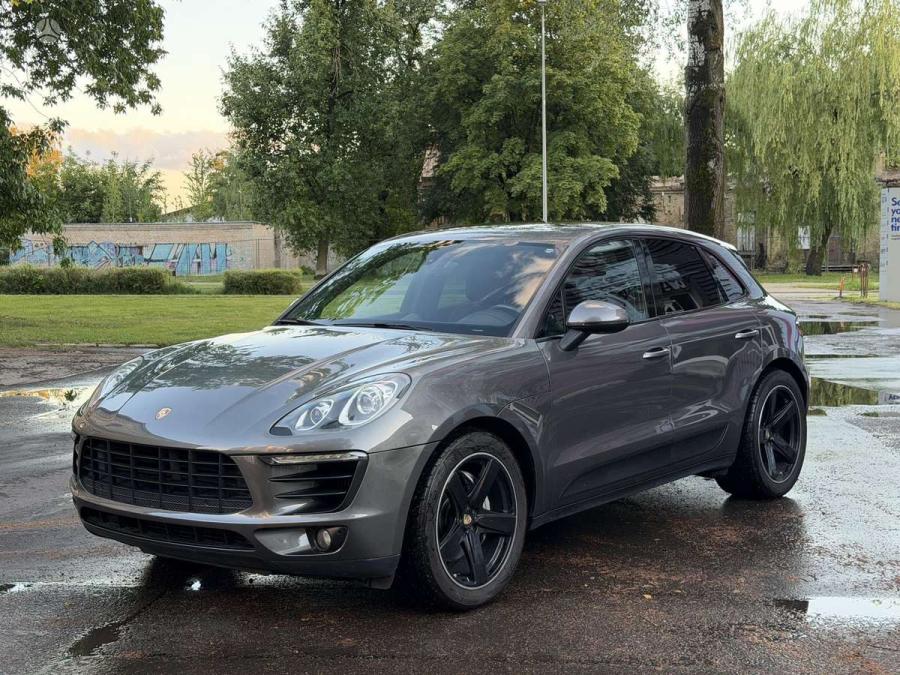 Grey Porsche Macan 2015 in Vilnius, with an engine capacity of 3.00 L and mileage of 136 thousand km for 19200 €, photo 4 on AUTOMOTO.COM.LV