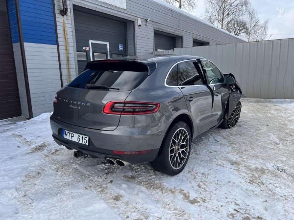 Pelēks Porsche Macan 2016 Kauņa, ar dzinēja tilpumu 3.00 L un nobraukumu 254 tūkst. km par 7900 €, foto 3 vietnē AUTOMOTO.COM.LV