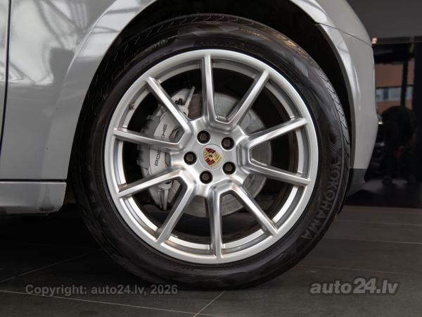 Pelēks Porsche Macan 2016 Tallina, ar dzinēja tilpumu 3.00 L un nobraukumu 220 tūkst. km par 29900 €, foto 4 vietnē AUTOMOTO.COM.LV