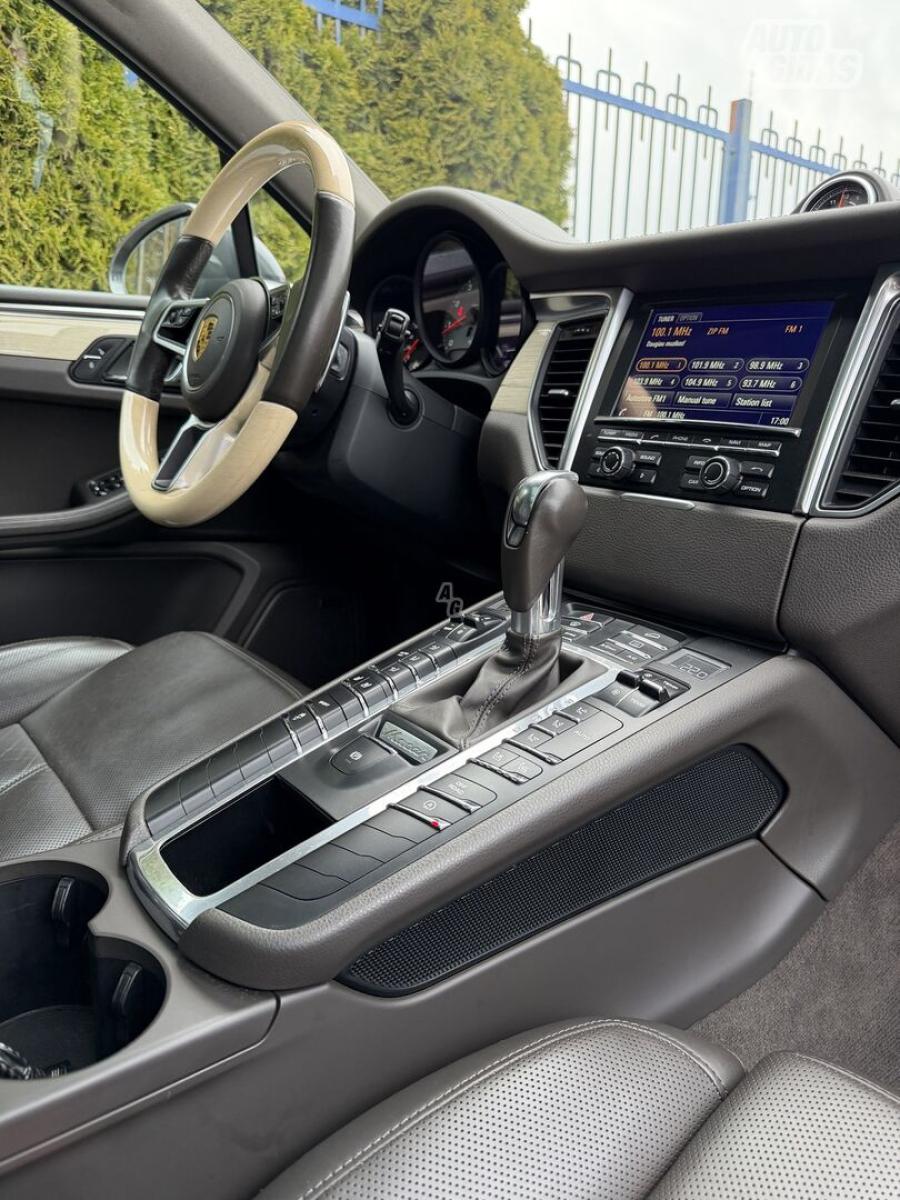 Grey Porsche Macan 2016 in Vilnius, with an engine capacity of 3.00 L and mileage of 242 thousand km for 18500 €, photo 15 on AUTOMOTO.COM.LV