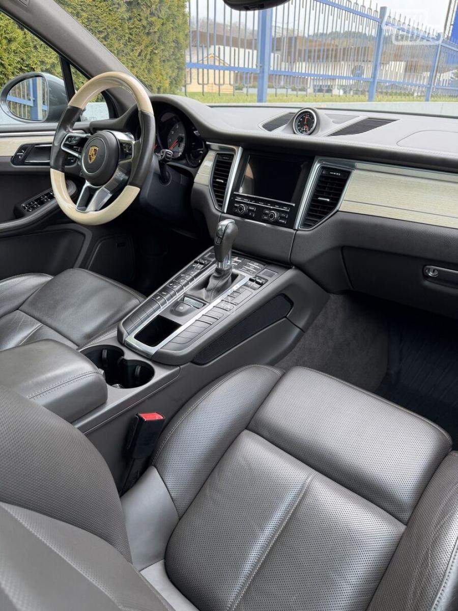 Grey Porsche Macan 2016 in Vilnius, with an engine capacity of 3.00 L and mileage of 242 thousand km for 18500 €, photo 16 on AUTOMOTO.COM.LV