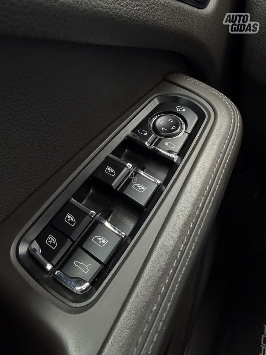 Grey Porsche Macan 2016 in Vilnius, with an engine capacity of 3.00 L and mileage of 242 thousand km for 18500 €, photo 17 on AUTOMOTO.COM.LV