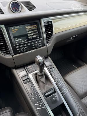 Grey Porsche Macan 2016 in Vilnius, with an engine capacity of 3.00 L and mileage of 242 thousand km for 18500 €, photo 19 on AUTOMOTO.COM.LV