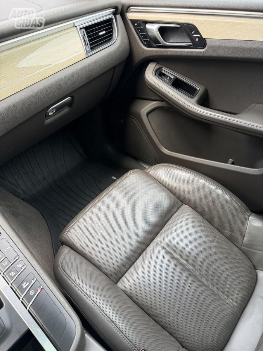 Grey Porsche Macan 2016 in Vilnius, with an engine capacity of 3.00 L and mileage of 242 thousand km for 18500 €, photo 21 on AUTOMOTO.COM.LV