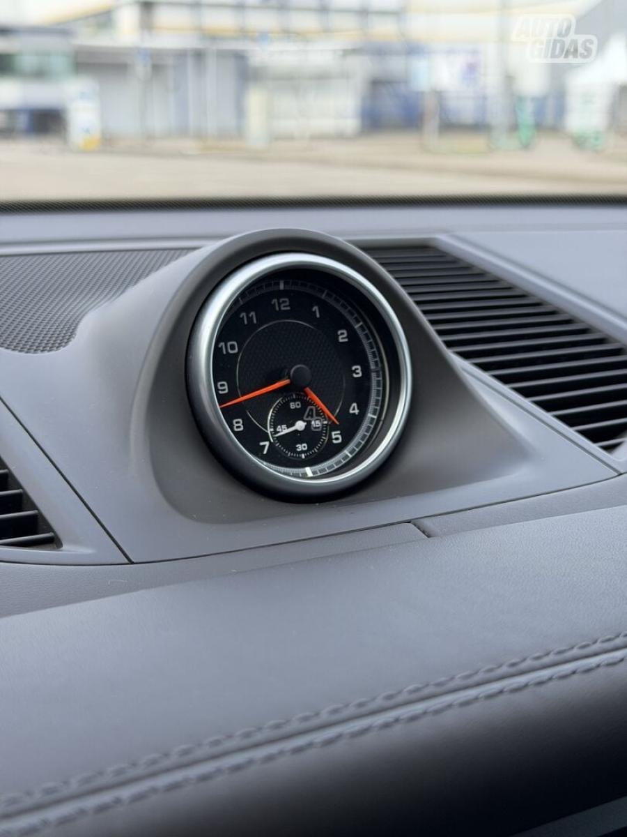 Grey Porsche Macan 2016 in Vilnius, with an engine capacity of 3.00 L and mileage of 242 thousand km for 18500 €, photo 30 on AUTOMOTO.COM.LV