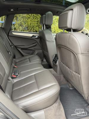 Grey Porsche Macan 2016 in Vilnius, with an engine capacity of 3.00 L and mileage of 242 thousand km for 18500 €, photo 34 on AUTOMOTO.COM.LV