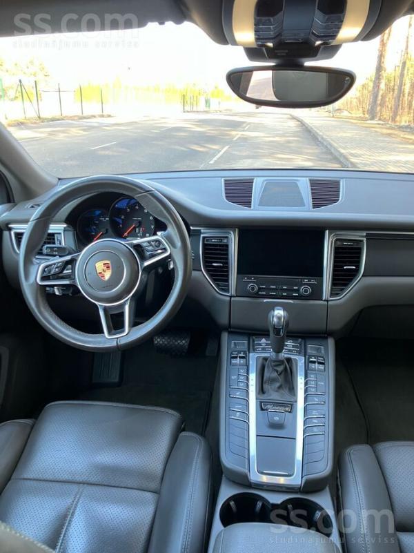 Grey Porsche Macan 2016 in Riga, with an engine capacity of 2.00 L and mileage of 117 thousand km for 35700 €, photo 5 on AUTOMOTO.COM.LV