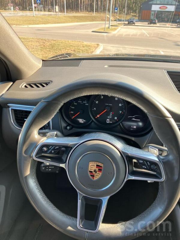 Grey Porsche Macan 2016 in Riga, with an engine capacity of 2.00 L and mileage of 117 thousand km for 35700 €, photo 6 on AUTOMOTO.COM.LV