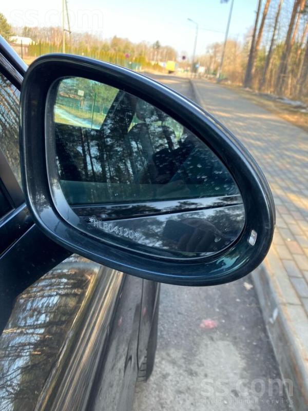 Grey Porsche Macan 2016 in Riga, with an engine capacity of 2.00 L and mileage of 117 thousand km for 35700 €, photo 7 on AUTOMOTO.COM.LV
