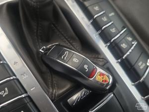 Grey Porsche Macan 2016 in Kaunas, with an engine capacity of 3.00 L and mileage of 184 thousand km for 11500 €, photo 12 on AUTOMOTO.COM.LV
