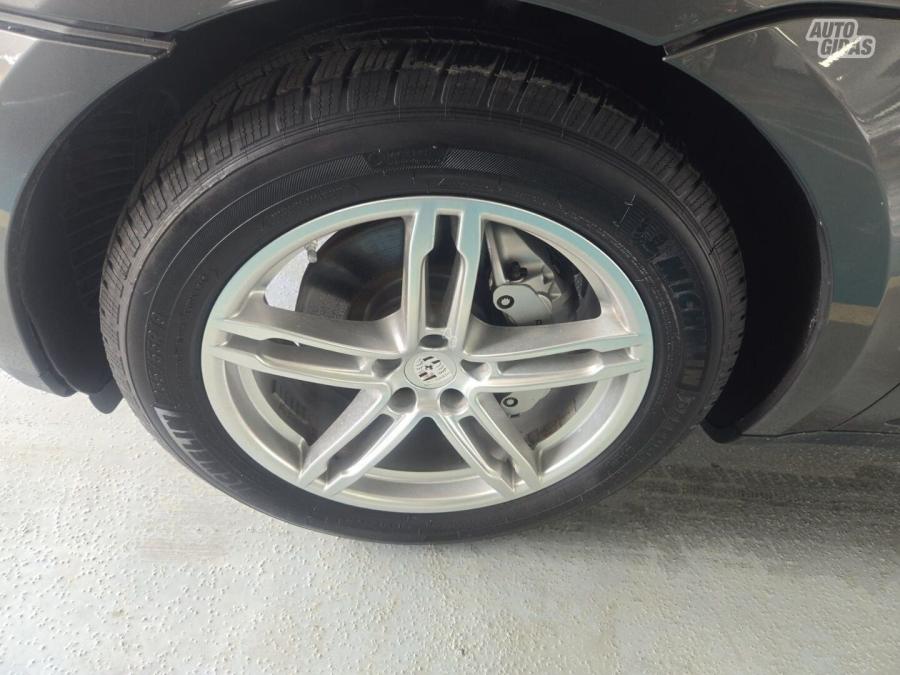 Grey Porsche Macan 2016 in Kaunas, with an engine capacity of 3.00 L and mileage of 184 thousand km for 11500 €, photo 16 on AUTOMOTO.COM.LV