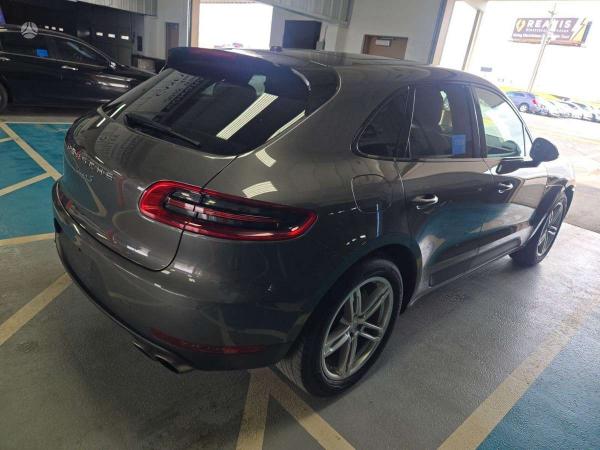 Grey Porsche Macan 2016 in Kaunas, with an engine capacity of 3.00 L and mileage of 184 thousand km for 11500 €, photo 4 on AUTOMOTO.COM.LV