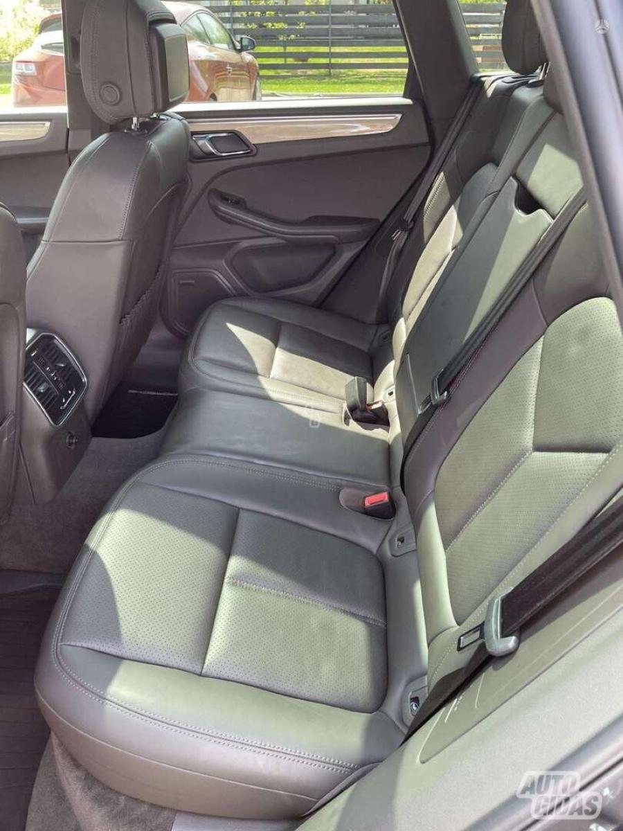 Grey Porsche Macan 2016 in Vilnius, with an engine capacity of 3.00 L and mileage of 243 thousand km for 18000 €, photo 13 on AUTOMOTO.COM.LV