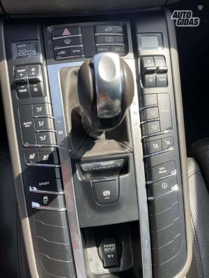 Grey Porsche Macan 2016 in Vilnius, with an engine capacity of 3.00 L and mileage of 243 thousand km for 18000 €, photo 16 on AUTOMOTO.COM.LV