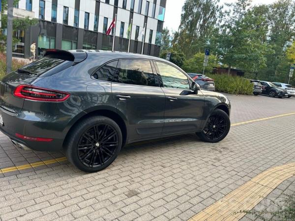 Grey Porsche Macan 2016 in Riga, with an engine capacity of 3.00 L and mileage of 177 thousand km for 27500 €, photo 5 on AUTOMOTO.COM.LV