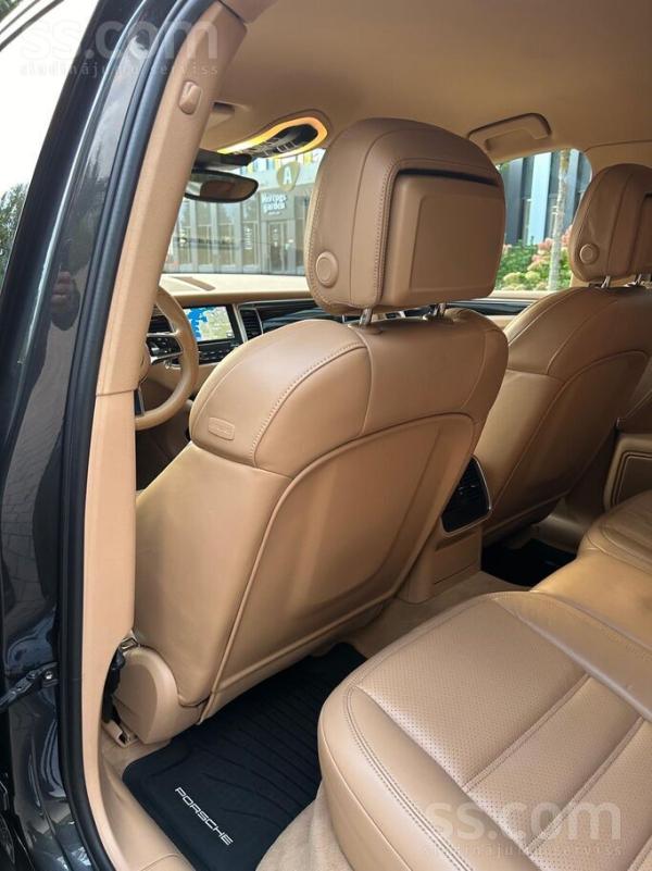 Grey Porsche Macan 2016 in Riga, with an engine capacity of 3.00 L and mileage of 177 thousand km for 27500 €, photo 7 on AUTOMOTO.COM.LV