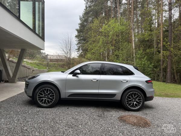Pelēks Porsche Macan 2017 Viļņa, ar dzinēja tilpumu 2.00 L un nobraukumu 62 tūkst. km par 23990 €, foto 1 vietnē AUTOMOTO.COM.LV