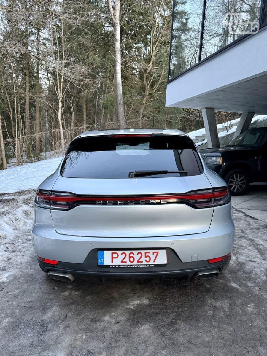 Grey Porsche Macan 2017 in Vilnius, with an engine capacity of 2.00 L and mileage of 62 thousand km for 24990 €, photo 7 on AUTOMOTO.COM.LV