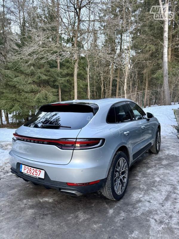 Grey Porsche Macan 2017 in Vilnius, with an engine capacity of 2.00 L and mileage of 62 thousand km for 24990 €, photo 7 on AUTOMOTO.COM.LV