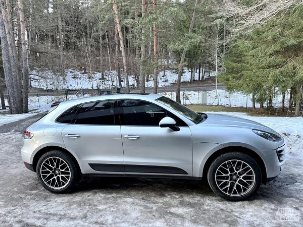Grey Porsche Macan 2017 in Vilnius, with an engine capacity of 2.00 L and mileage of 62 thousand km for 24990 €, photo 8 on AUTOMOTO.COM.LV