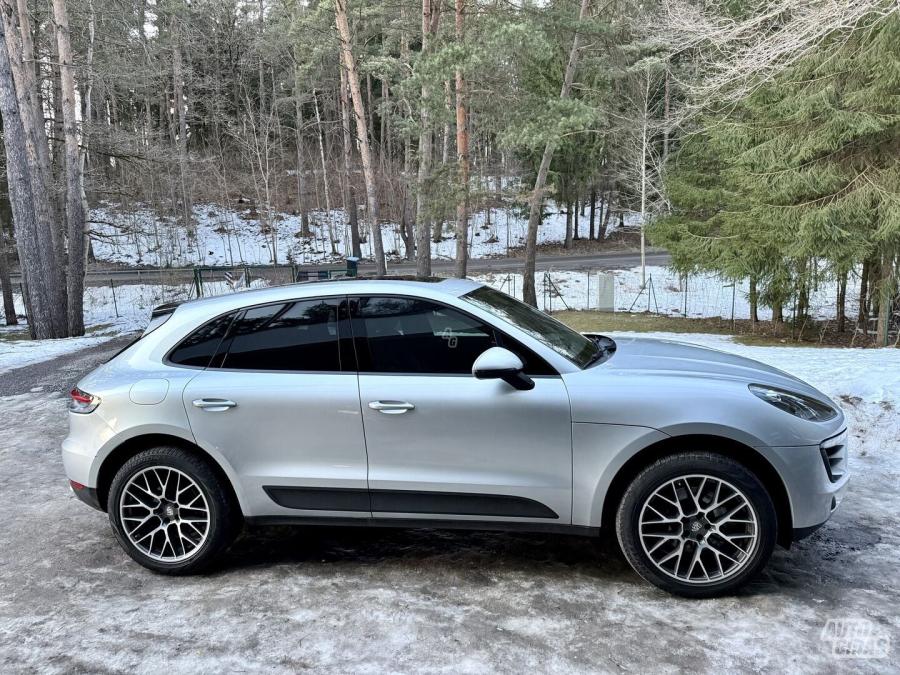Grey Porsche Macan 2017 in Vilnius, with an engine capacity of 2.00 L and mileage of 62 thousand km for 24990 €, photo 9 on AUTOMOTO.COM.LV