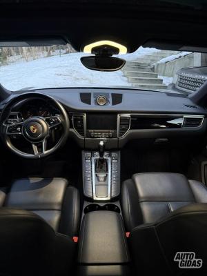 Grey Porsche Macan 2017 in Vilnius, with an engine capacity of 2.00 L and mileage of 62 thousand km for 24990 €, photo 16 on AUTOMOTO.COM.LV
