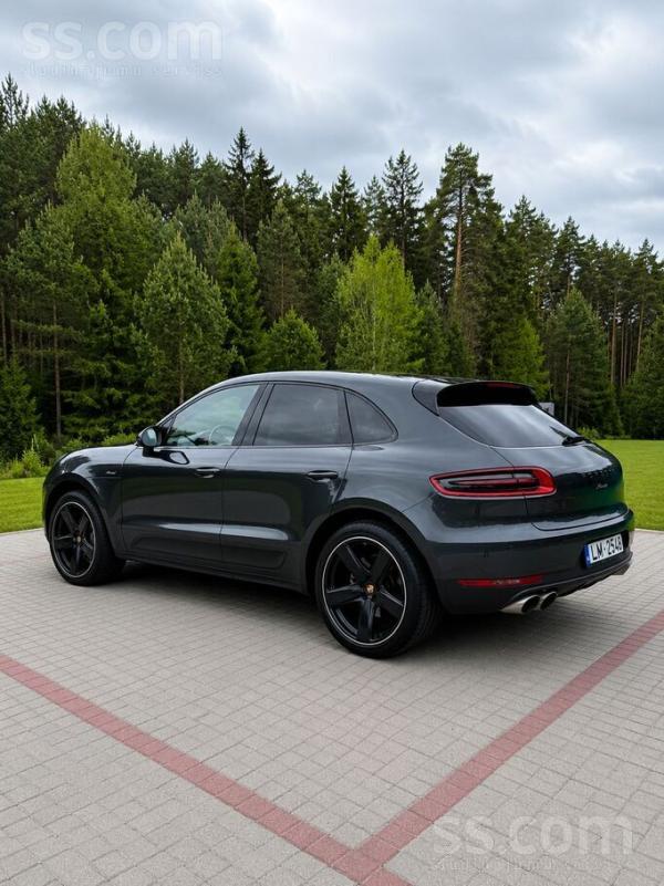 Grey Porsche Macan 2017 in Riga, with an engine capacity of 3.00 L and mileage of 192 thousand km for 33000 €, photo 2 on AUTOMOTO.COM.LV