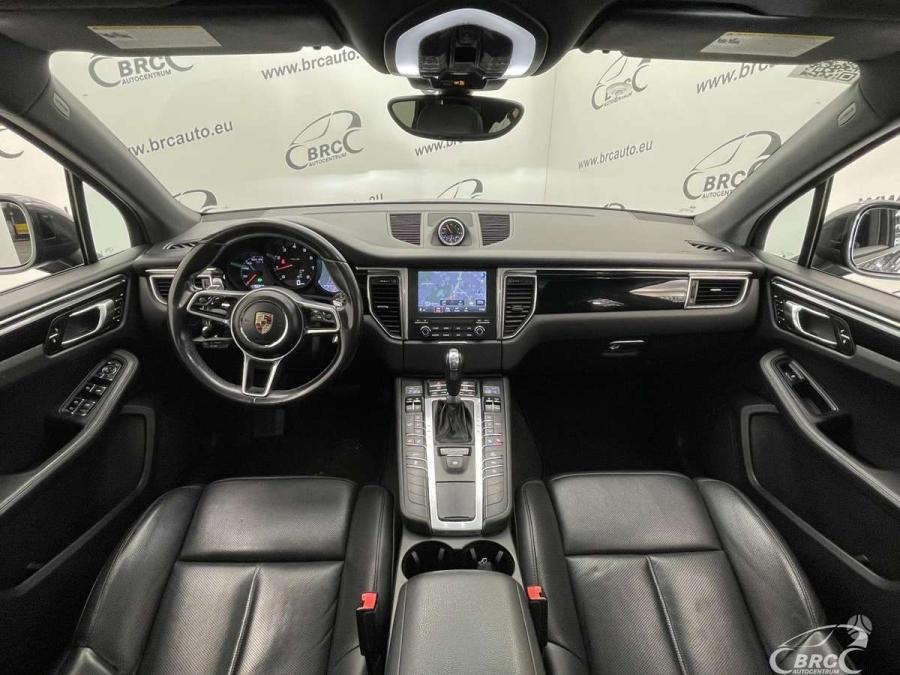 Grey Porsche Macan 2017 in Vilnius, with an engine capacity of 1.98 L and mileage of 167 thousand km for 23900 €, photo 5 on AUTOMOTO.COM.LV