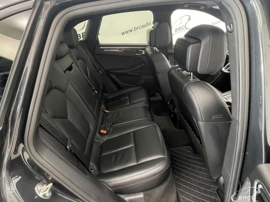 Grey Porsche Macan 2017 in Vilnius, with an engine capacity of 1.98 L and mileage of 167 thousand km for 23900 €, photo 13 on AUTOMOTO.COM.LV