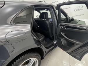 Grey Porsche Macan 2017 in Vilnius, with an engine capacity of 1.98 L and mileage of 167 thousand km for 23900 €, photo 15 on AUTOMOTO.COM.LV