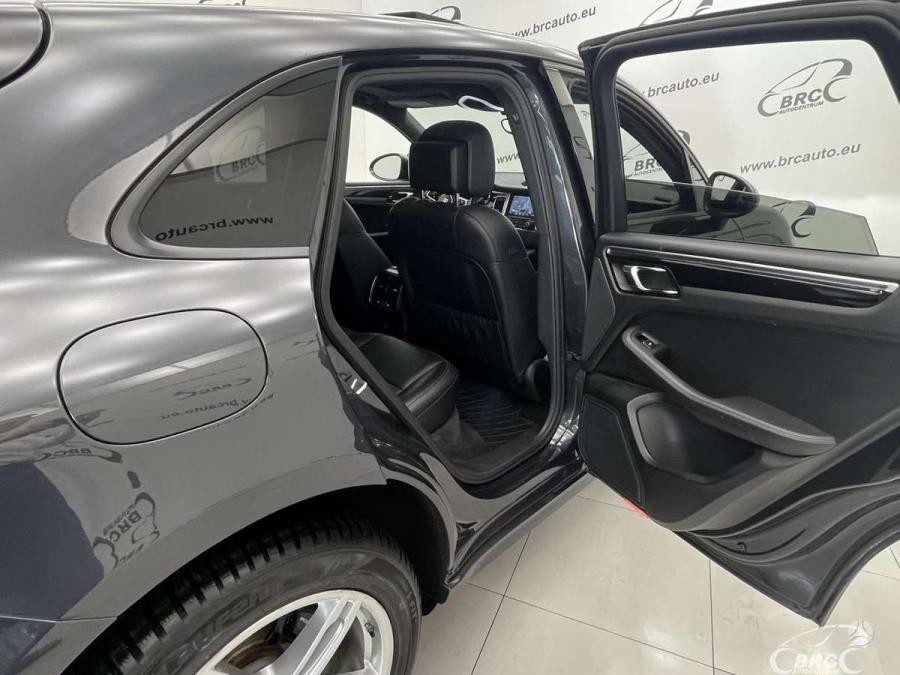 Grey Porsche Macan 2017 in Vilnius, with an engine capacity of 1.98 L and mileage of 167 thousand km for 23900 €, photo 15 on AUTOMOTO.COM.LV